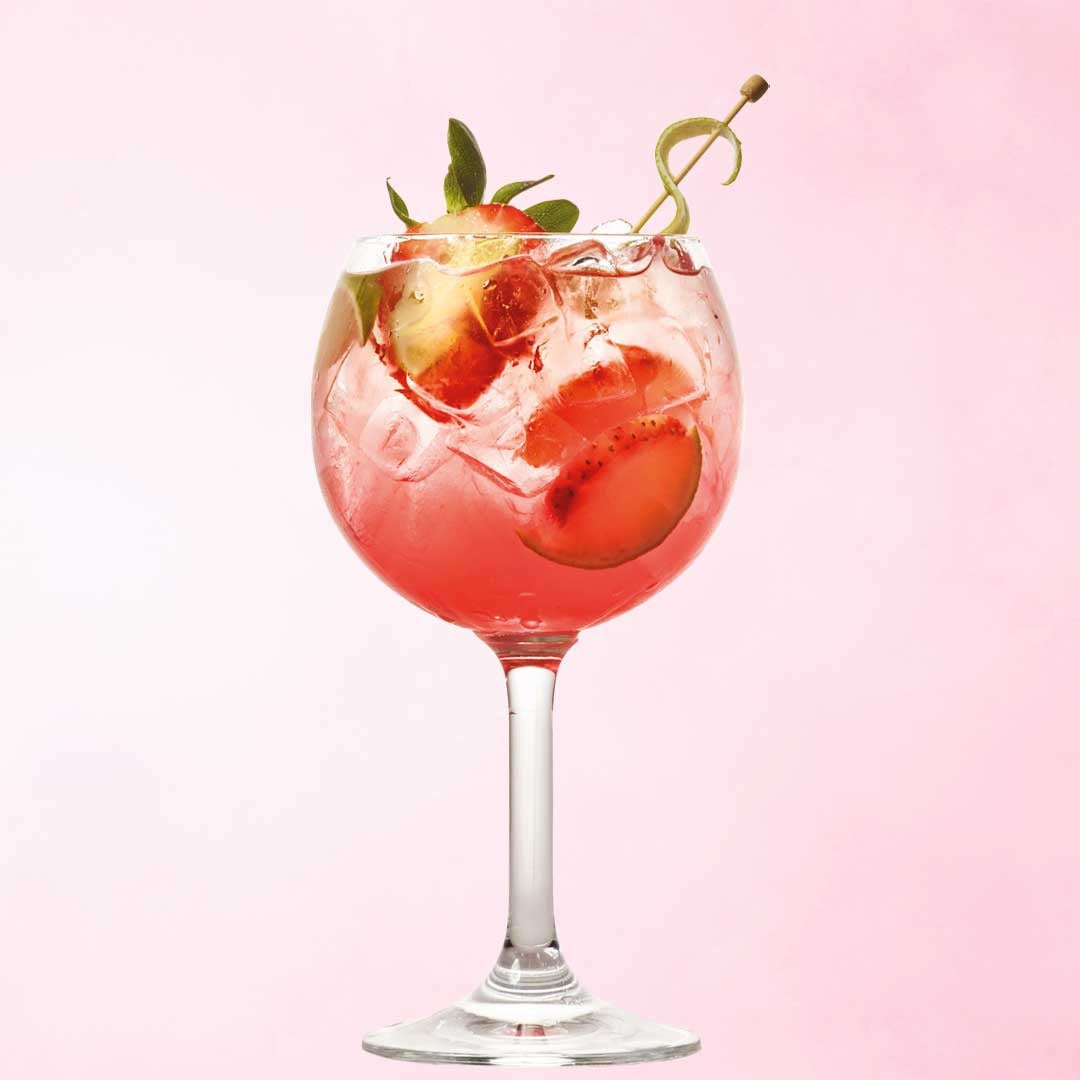 Rhabarber-Erdbeer-Spritz – Ein Sommergarten im Glas